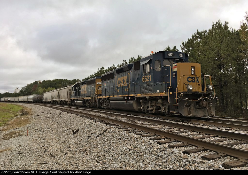 CSX 6521 and 6027 lay over